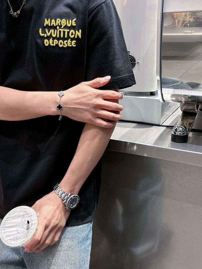 Accurate model Louis Vuitton T-Shirts