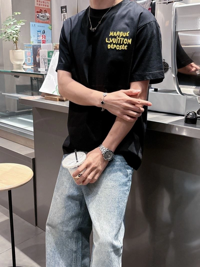Accurate model Louis Vuitton T-Shirts