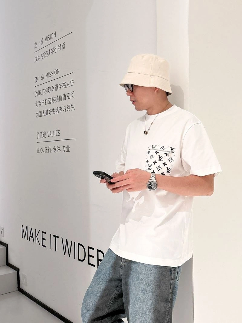 Precise copy Louis Vuitton T-Shirts