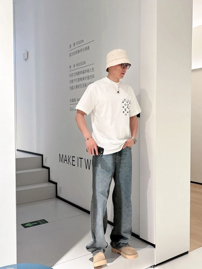 Precise copy Louis Vuitton T-Shirts