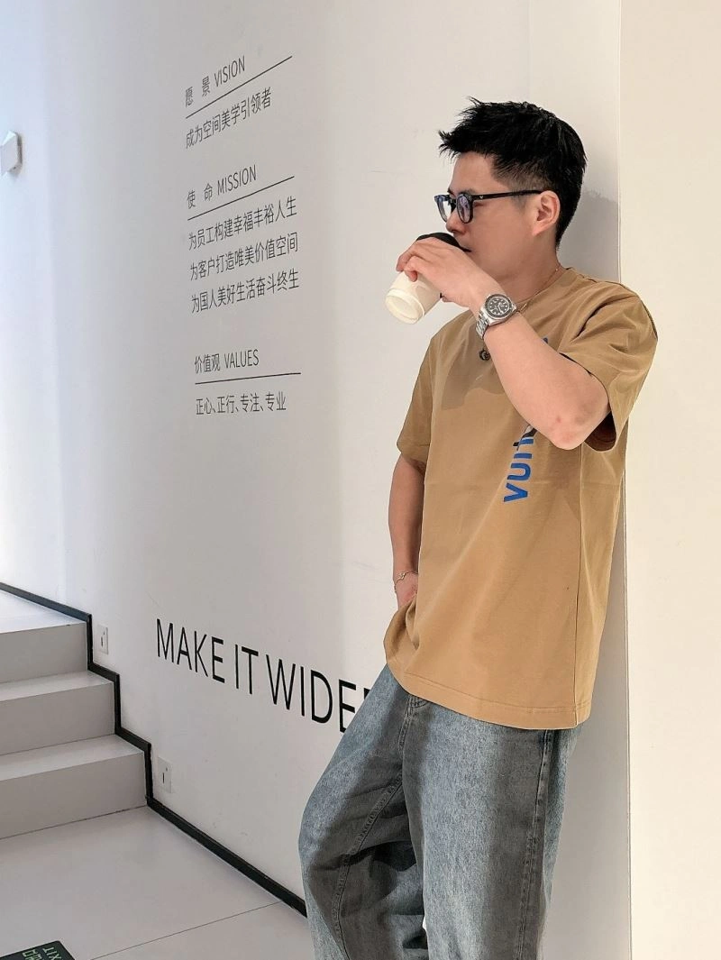 Exact replica Louis Vuitton T-Shirts