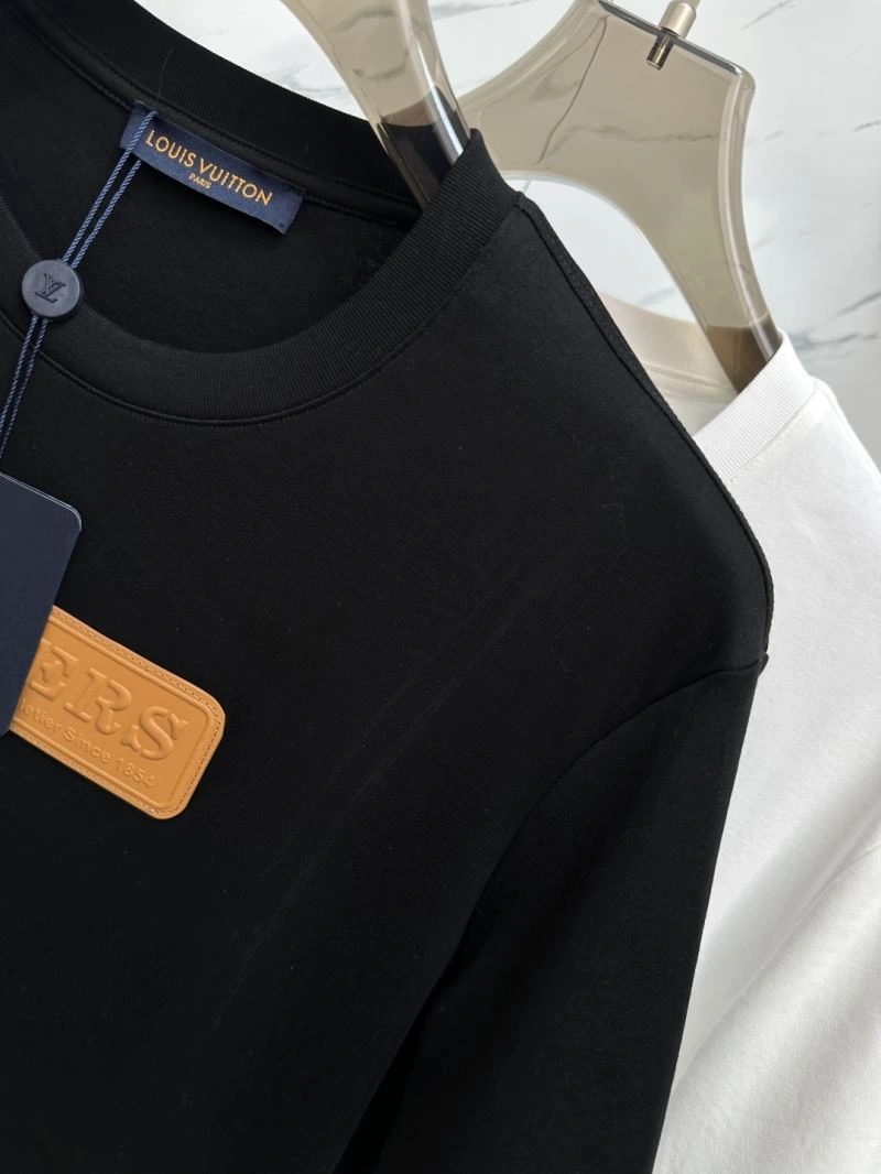 Accurate model Louis Vuitton T-Shirts