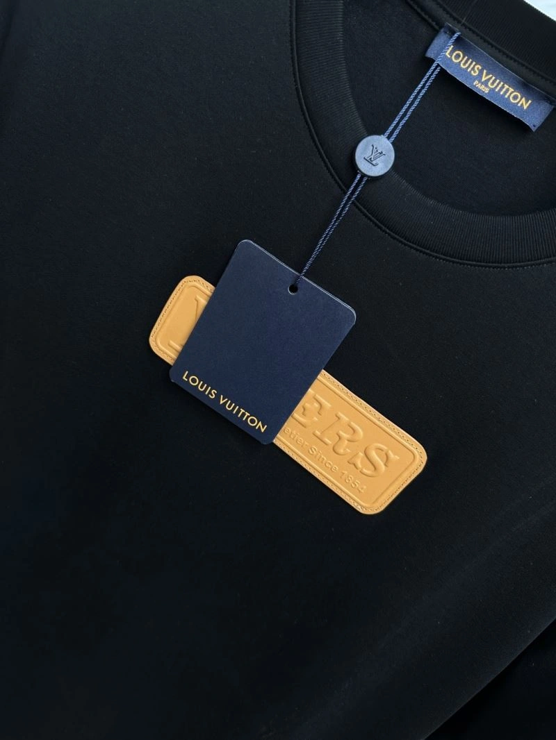Accurate model Louis Vuitton T-Shirts