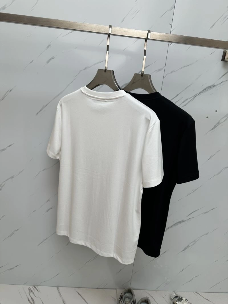 Accurate model Louis Vuitton T-Shirts