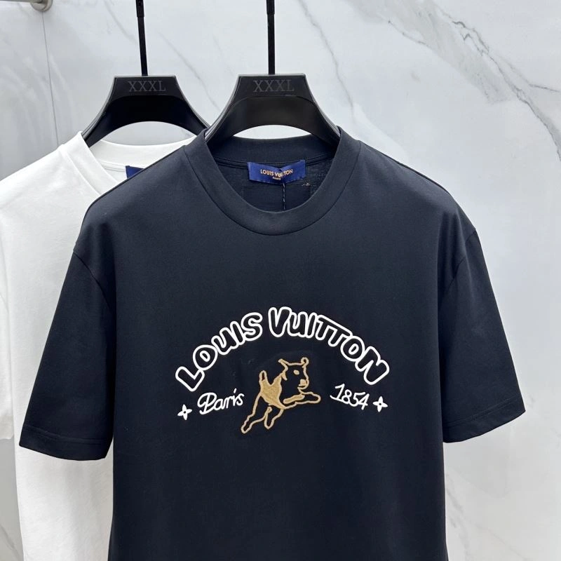 Accurate model Louis Vuitton T-Shirts