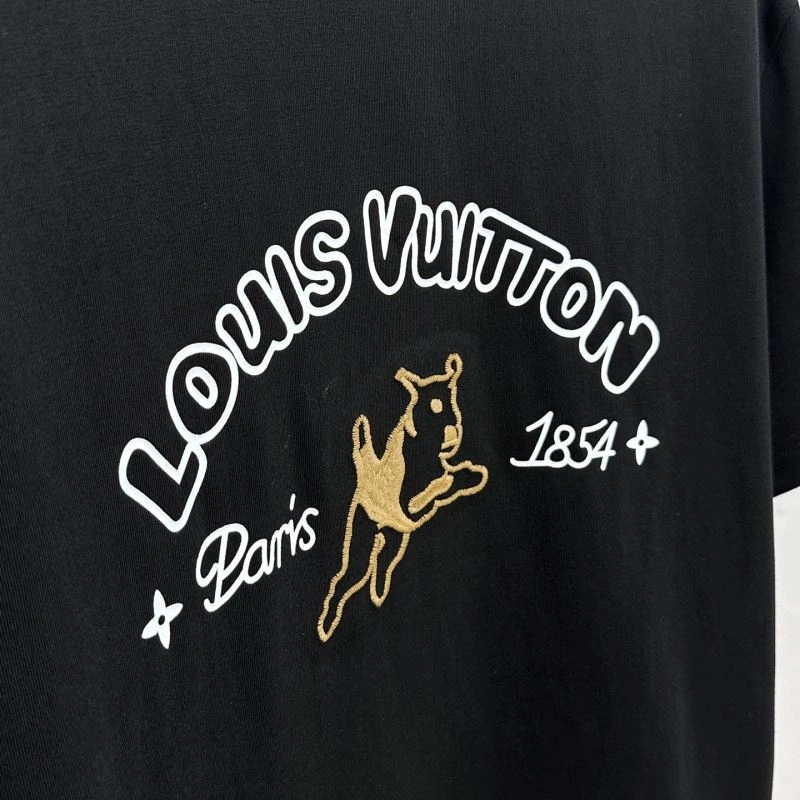 Accurate model Louis Vuitton T-Shirts