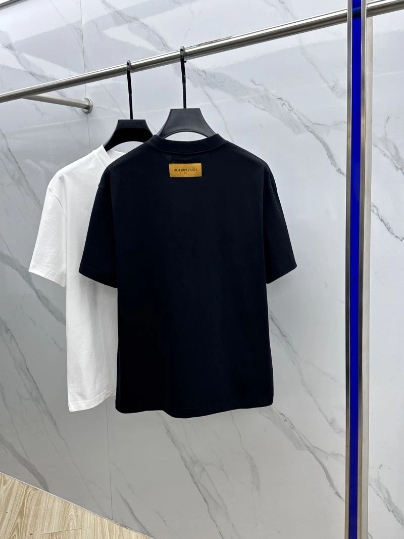 Accurate model Louis Vuitton T-Shirts
