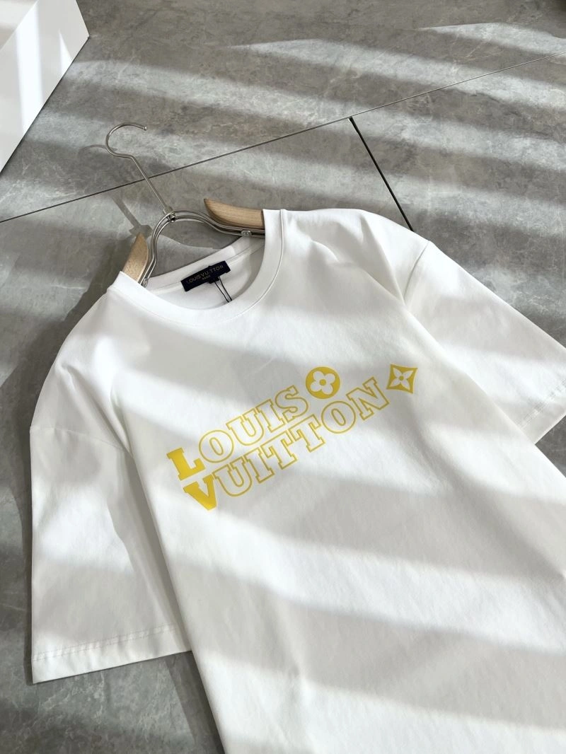 Accurate model Louis Vuitton T-Shirts