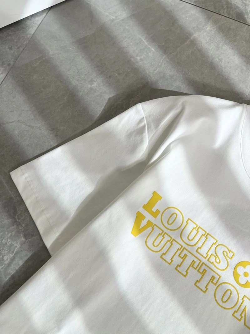 Accurate model Louis Vuitton T-Shirts