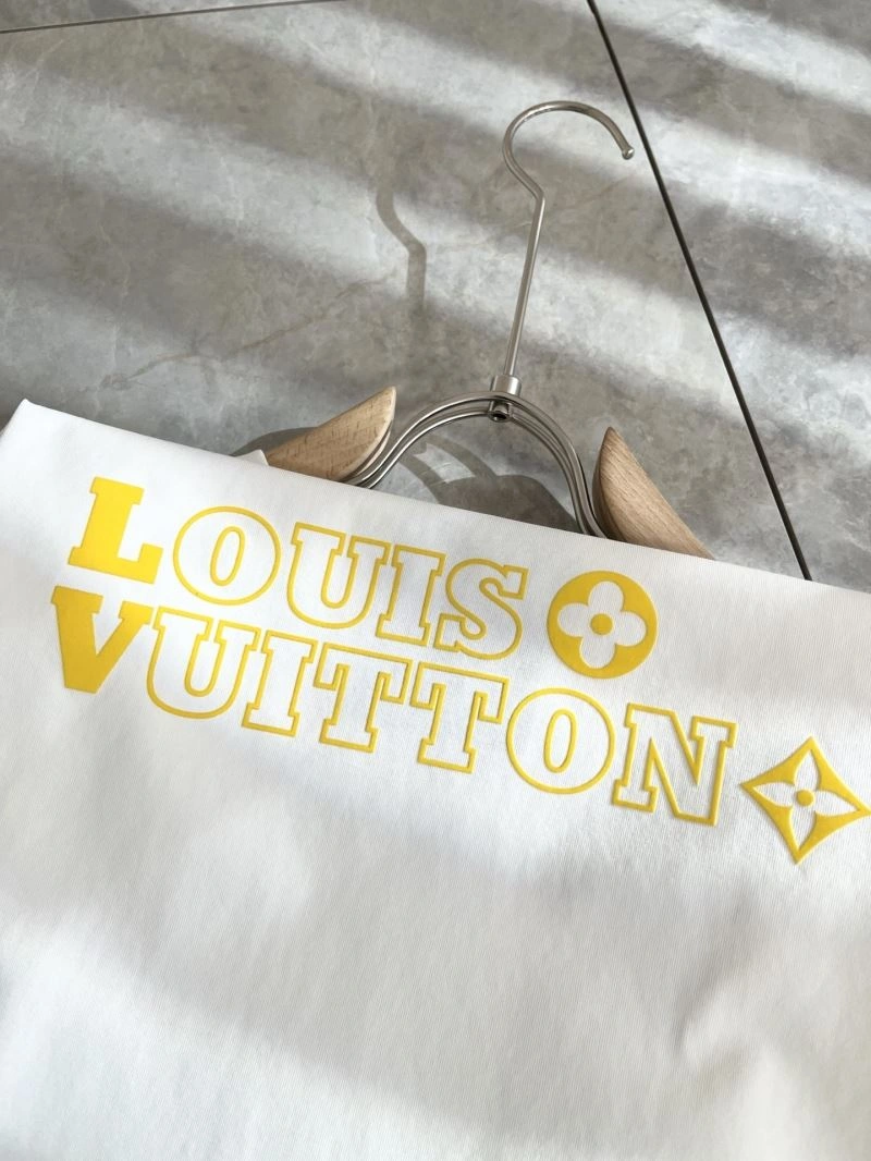 Accurate model Louis Vuitton T-Shirts