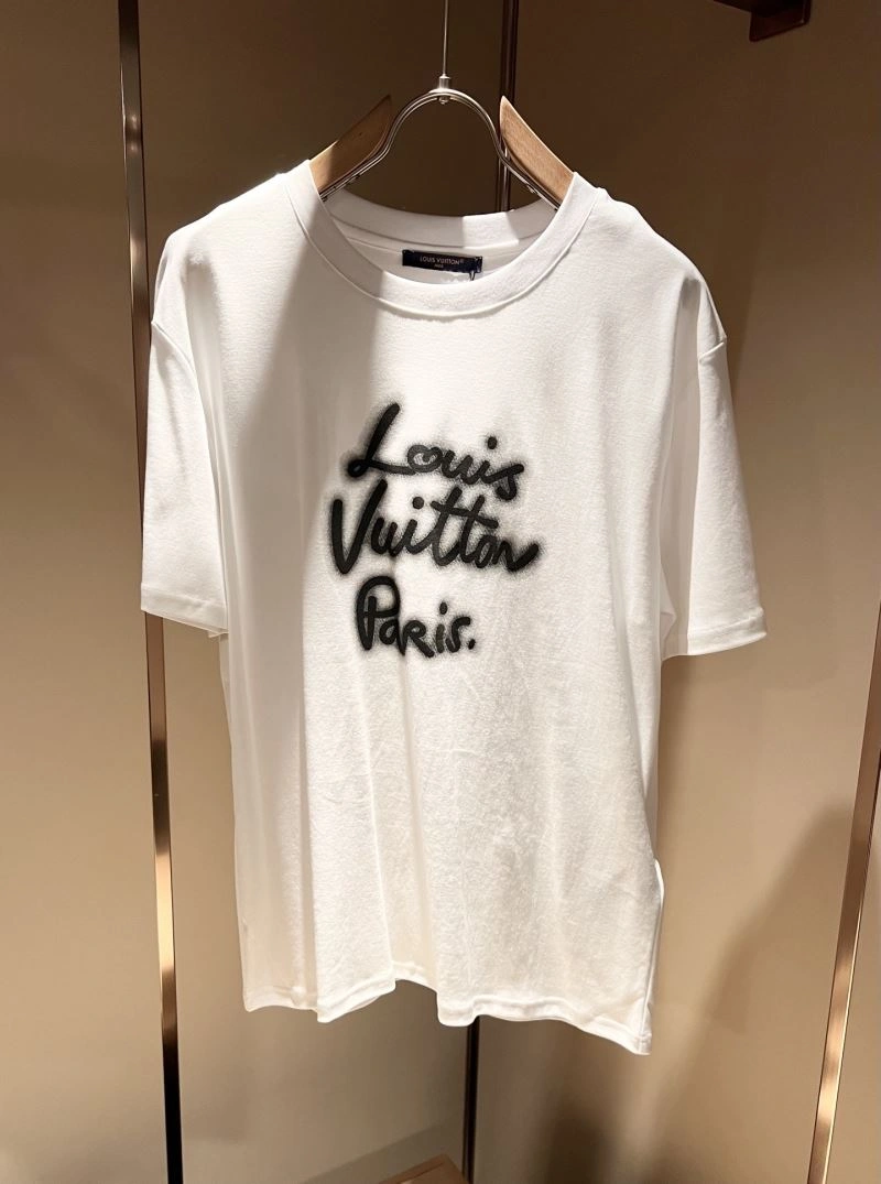 Accurate model Louis Vuitton T-Shirts
