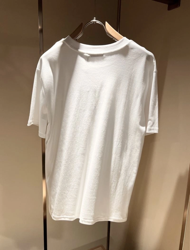 Accurate model Louis Vuitton T-Shirts