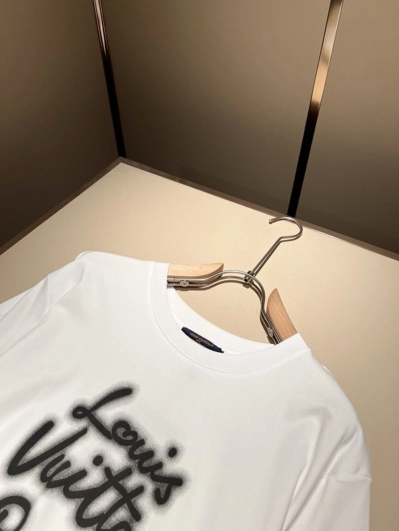 Accurate model Louis Vuitton T-Shirts