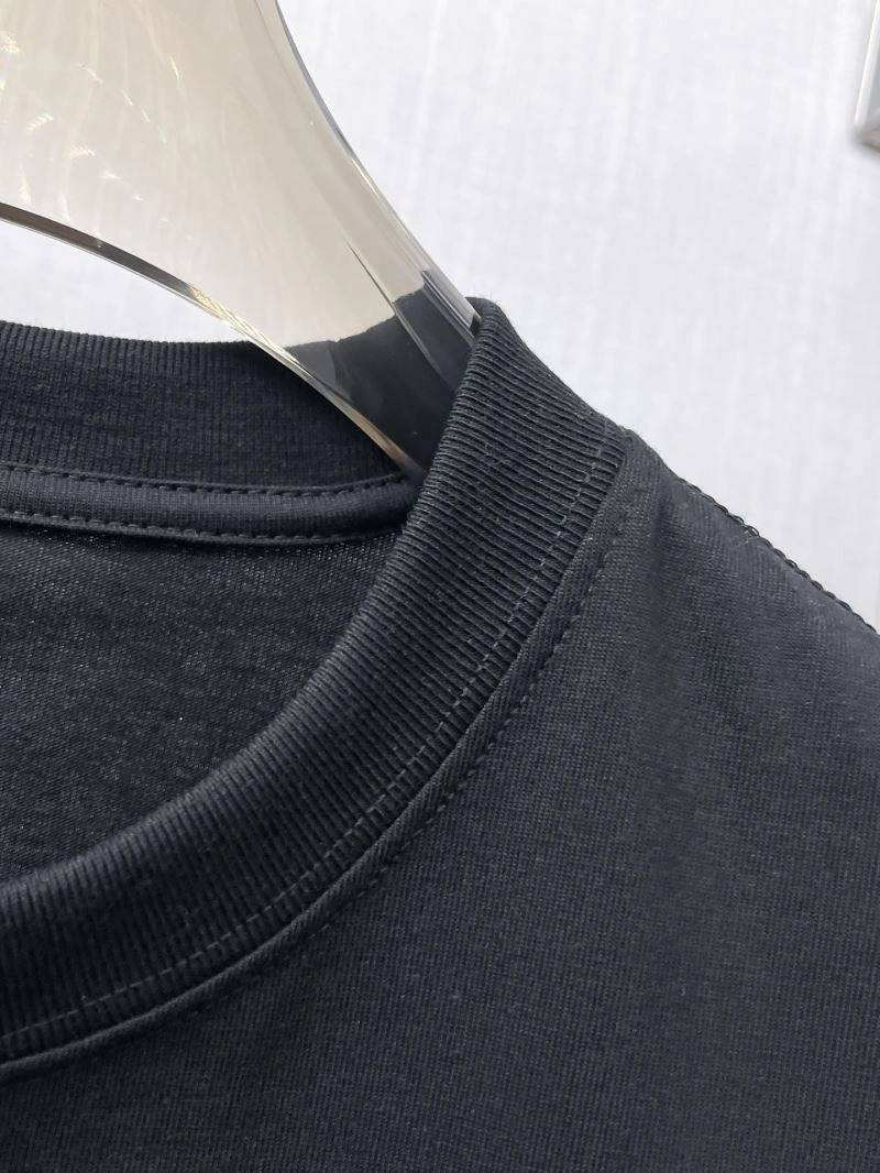 Indistinguishable Louis Vuitton T-Shirts