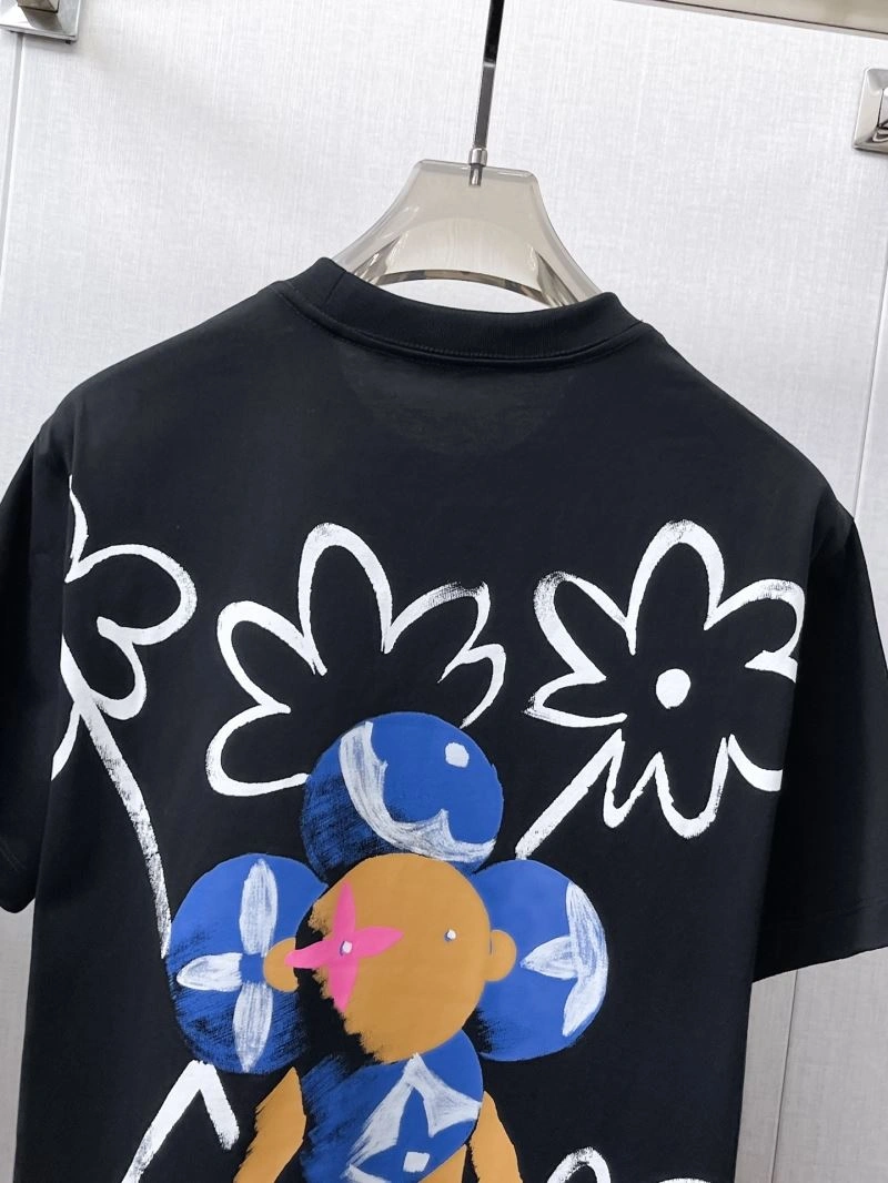 Indistinguishable Louis Vuitton T-Shirts