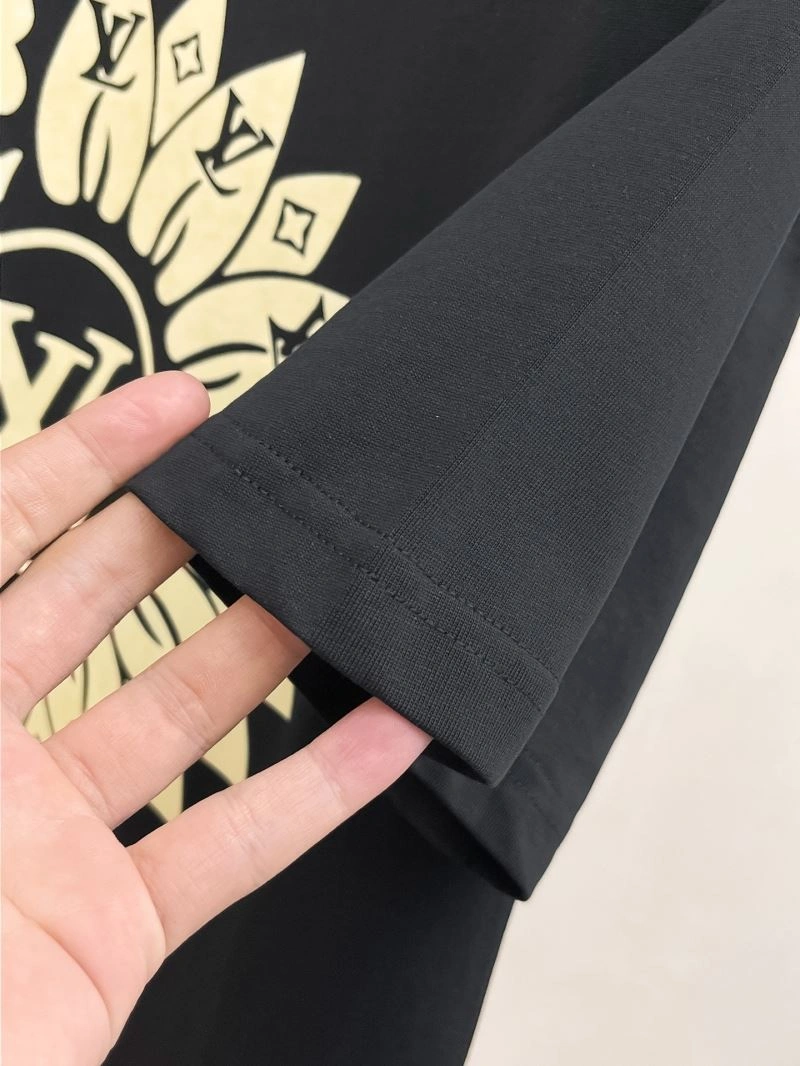 Exact replica Louis Vuitton T-Shirts