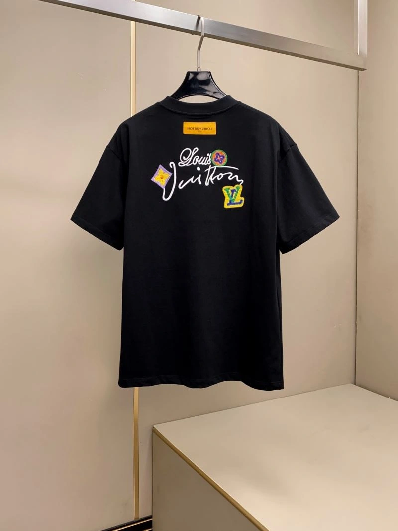 Accurate model Louis Vuitton T-Shirts