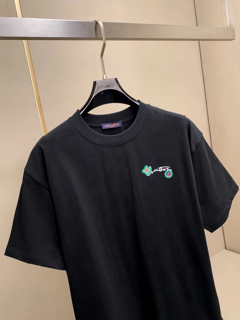 Accurate model Louis Vuitton T-Shirts