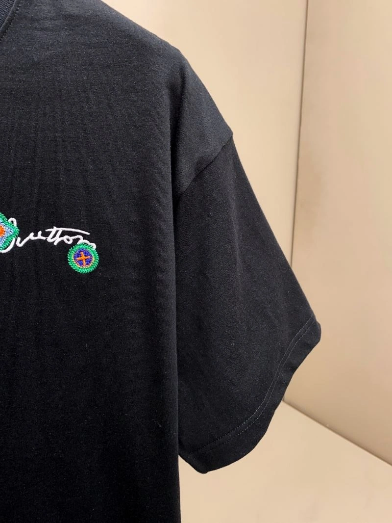 Accurate model Louis Vuitton T-Shirts