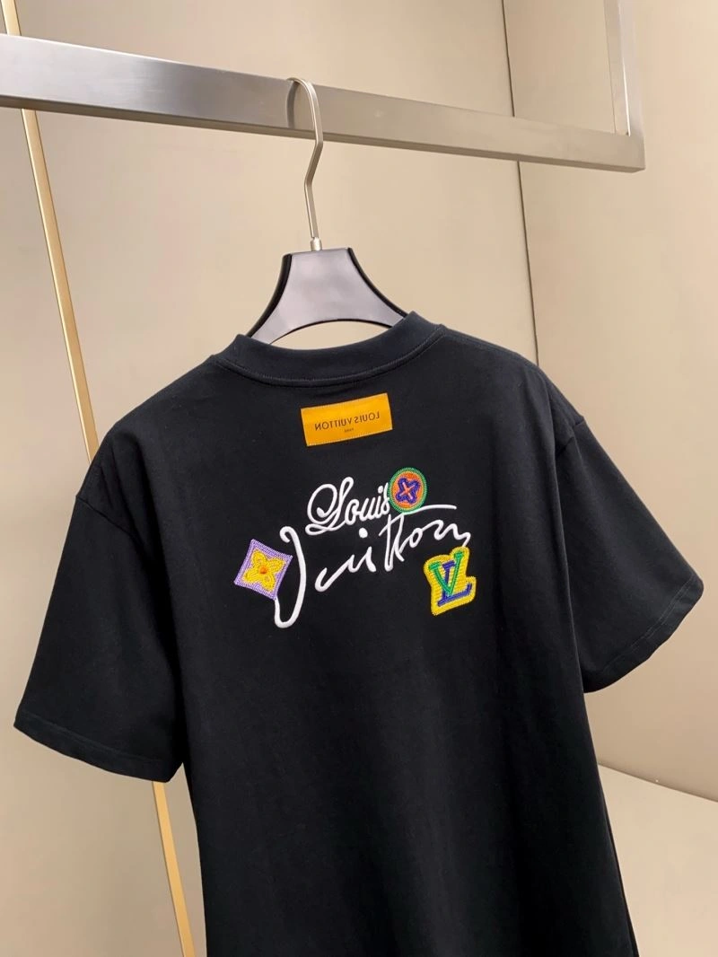 Accurate model Louis Vuitton T-Shirts