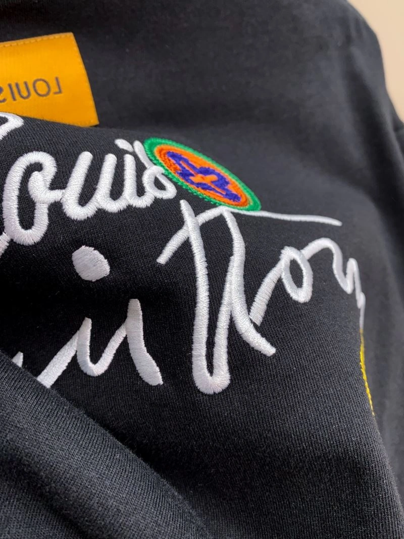 Accurate model Louis Vuitton T-Shirts