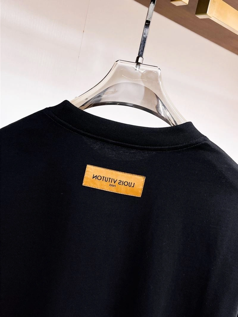 Accurate model Louis Vuitton T-Shirts