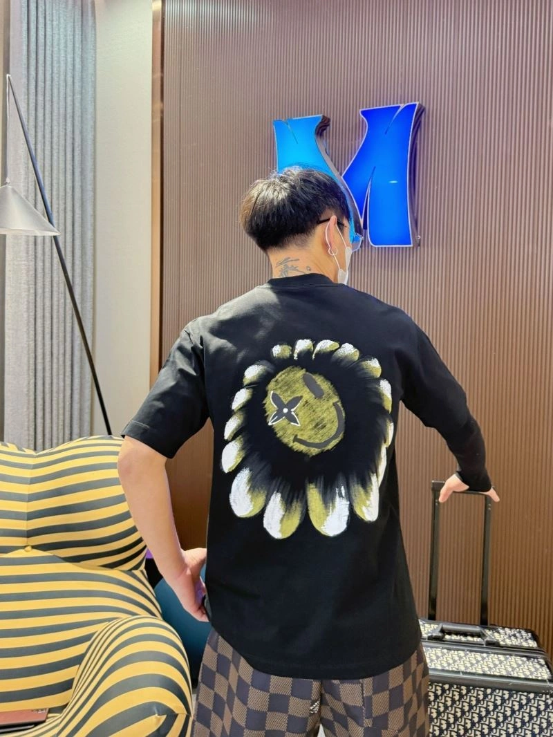 Top match Louis Vuitton T-Shirts