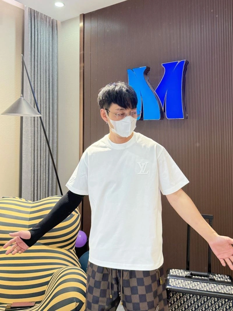 Bargain Louis Vuitton T-Shirts