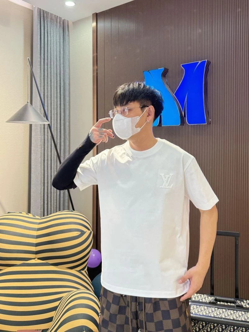 Bargain Louis Vuitton T-Shirts