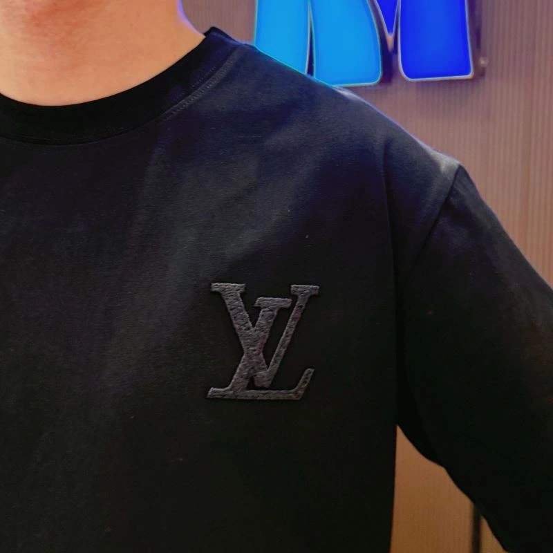 Exact replica Louis Vuitton T-Shirts