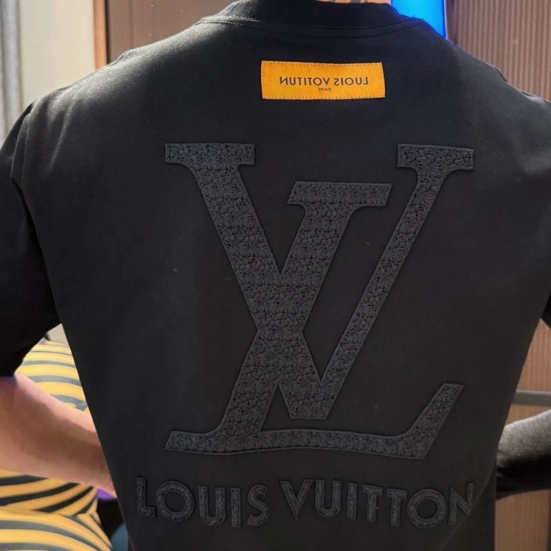 Exact replica Louis Vuitton T-Shirts