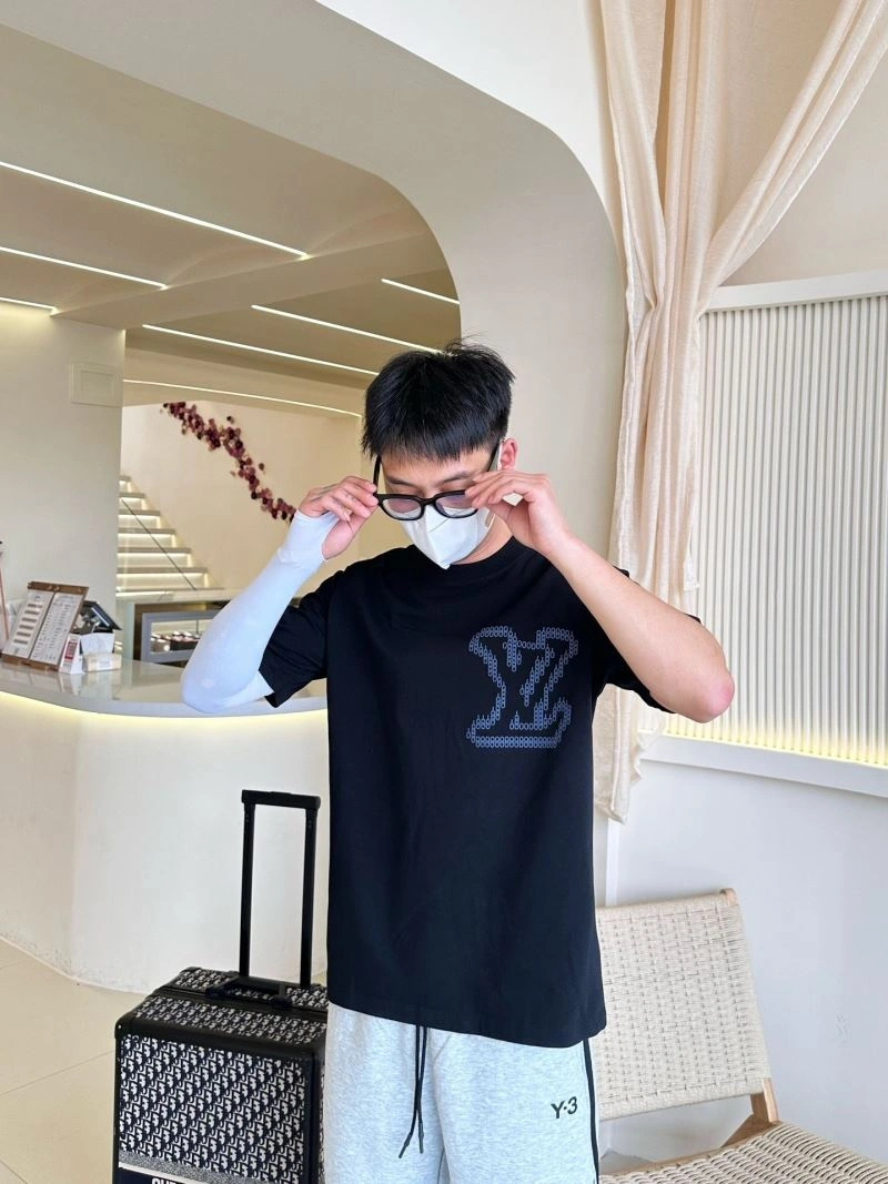 Top match Louis Vuitton T-Shirts