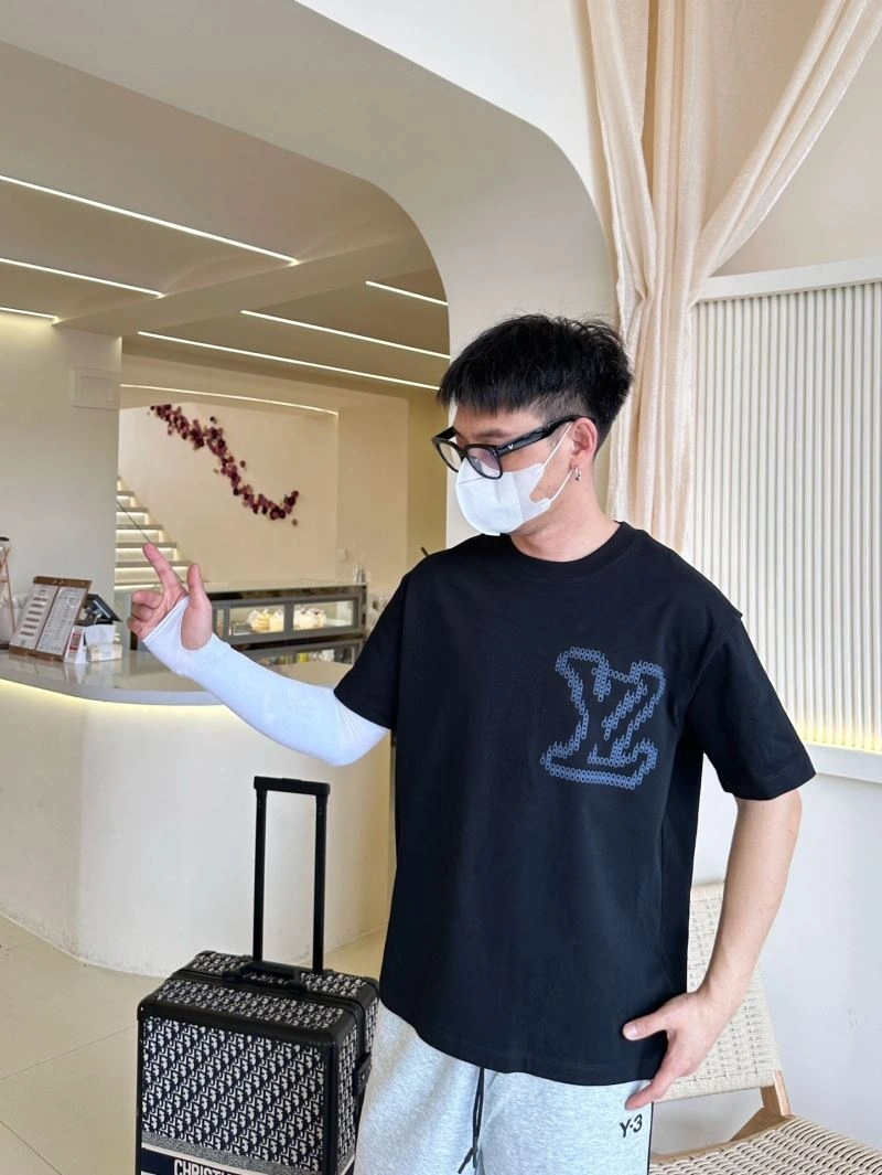 Top match Louis Vuitton T-Shirts