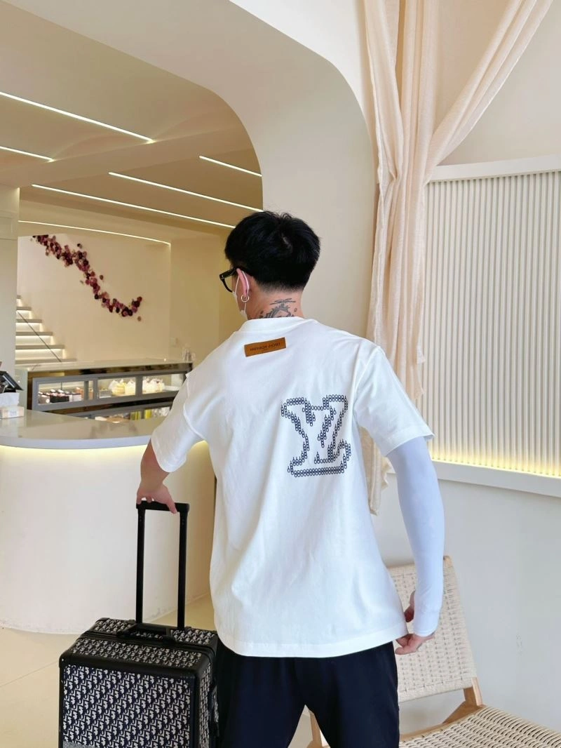 Indistinguishable Louis Vuitton T-Shirts