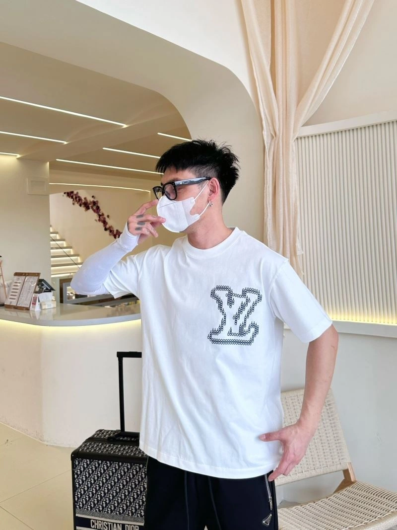 Indistinguishable Louis Vuitton T-Shirts