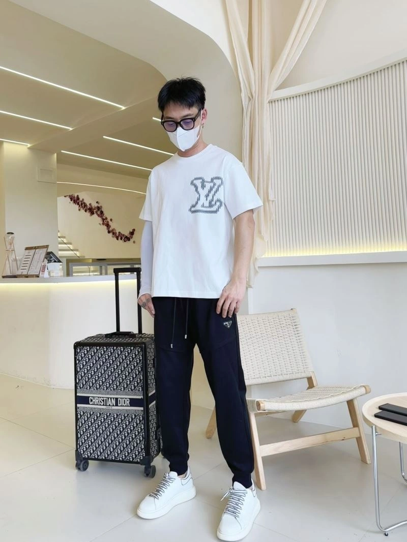 Indistinguishable Louis Vuitton T-Shirts