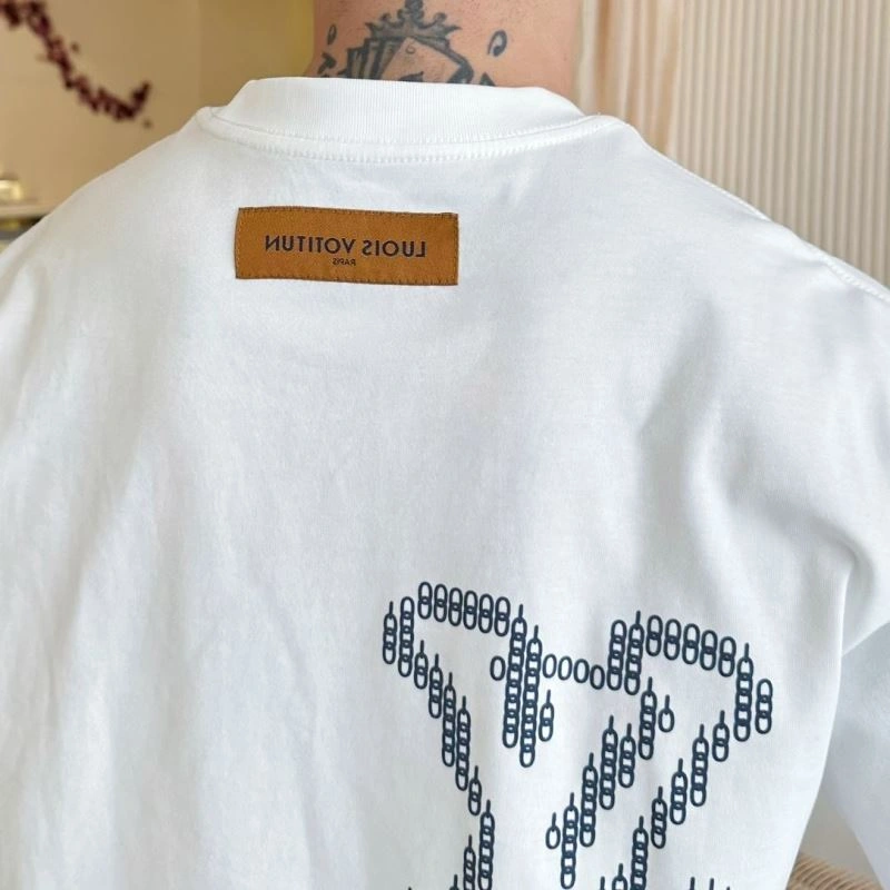 Indistinguishable Louis Vuitton T-Shirts