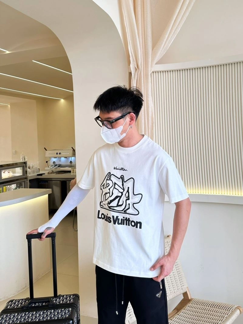 Top match Louis Vuitton T-Shirts