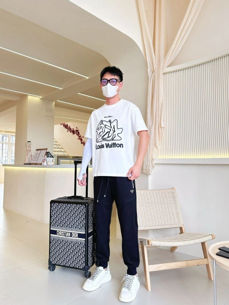 Top match Louis Vuitton T-Shirts