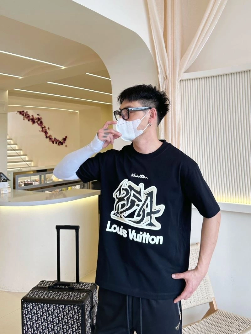 Indistinguishable Louis Vuitton T-Shirts