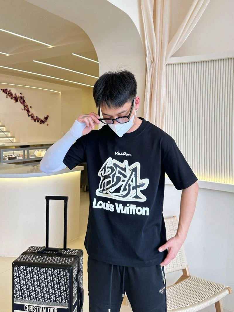 Indistinguishable Louis Vuitton T-Shirts
