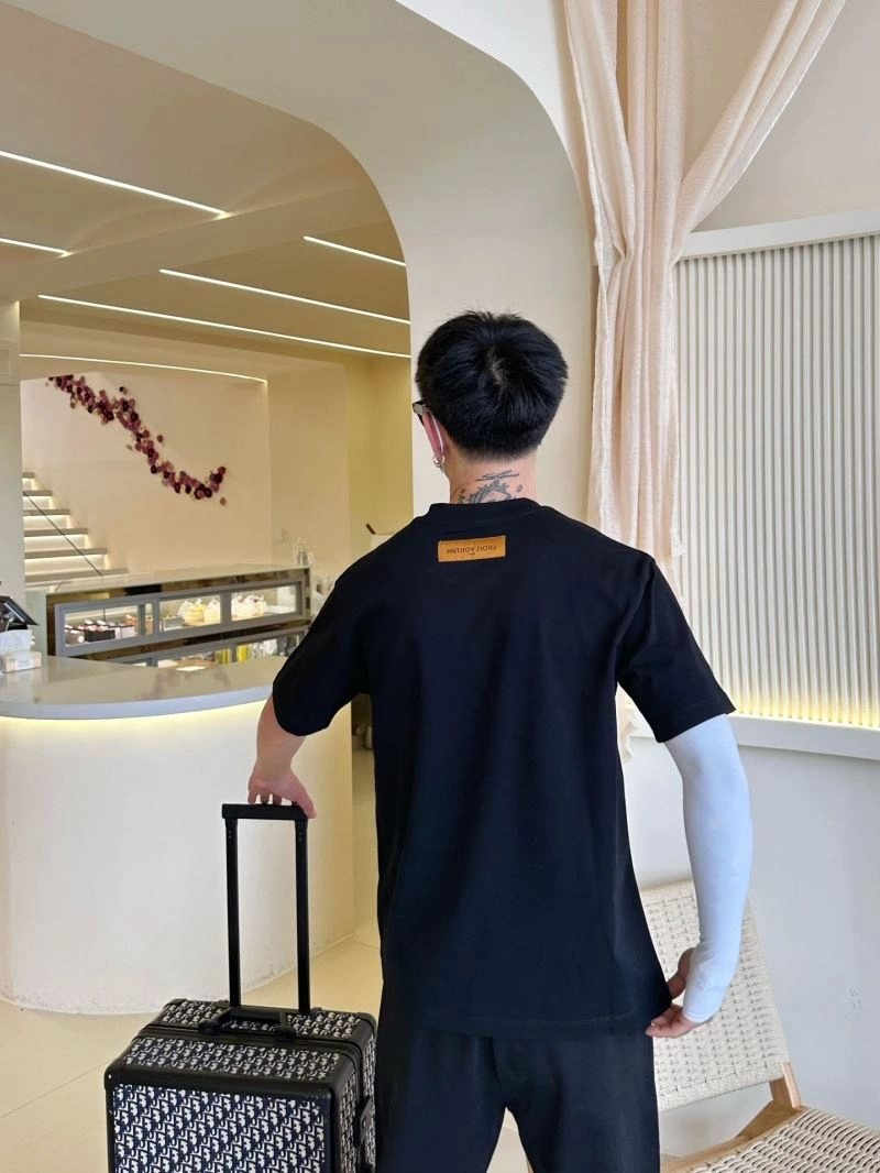Indistinguishable Louis Vuitton T-Shirts