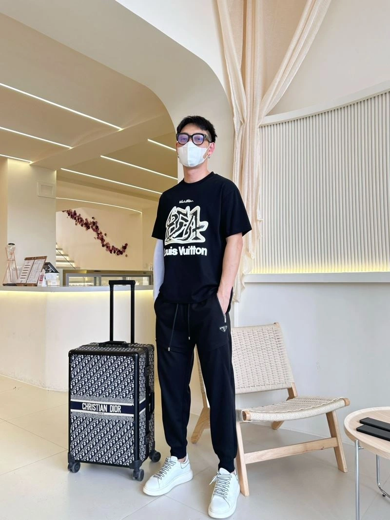 Indistinguishable Louis Vuitton T-Shirts