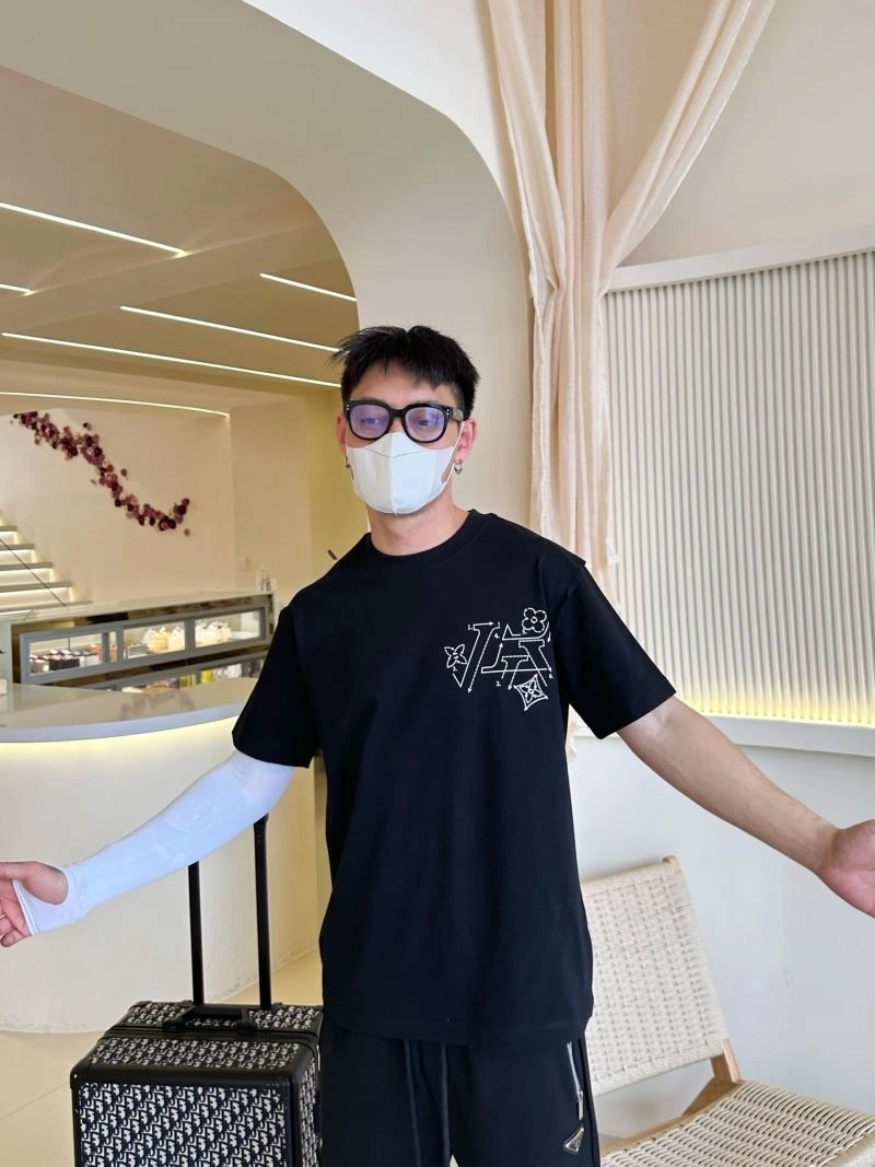 Exact replica Louis Vuitton T-Shirts