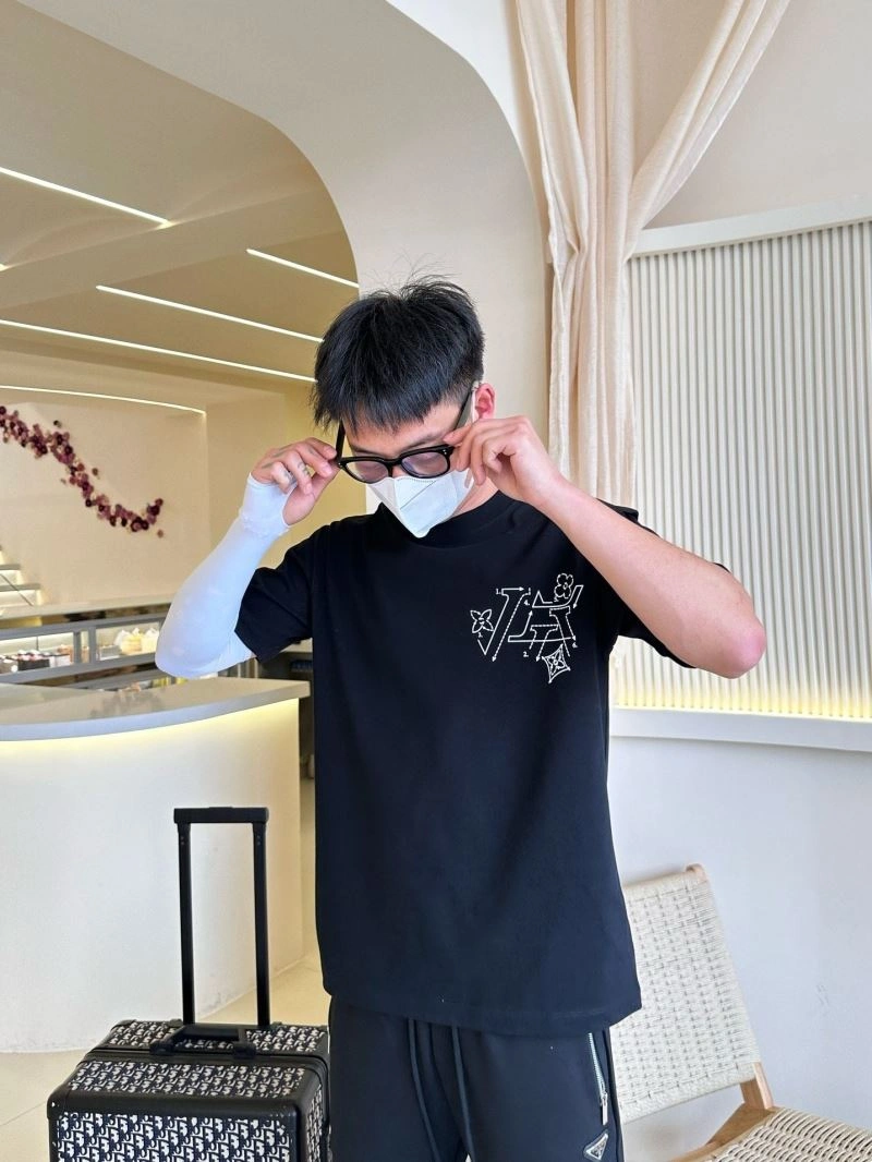 Exact replica Louis Vuitton T-Shirts