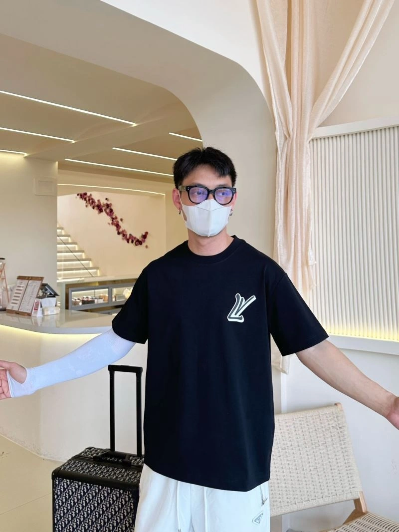 Bargain Louis Vuitton T-Shirts