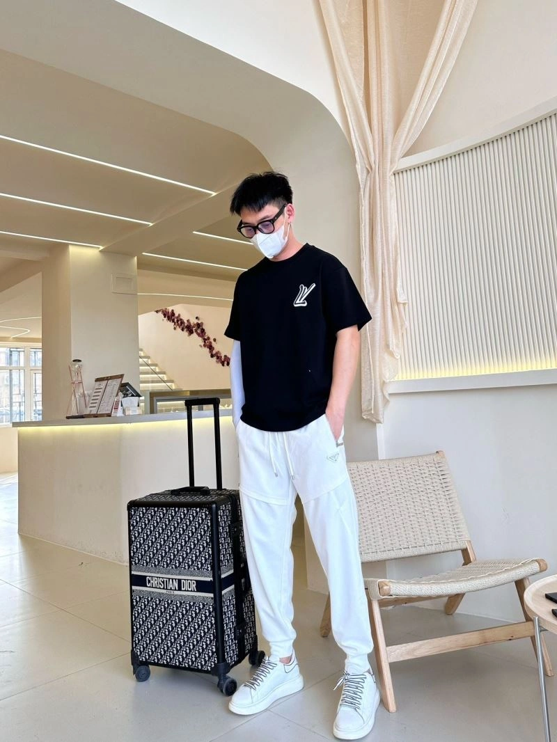 Bargain Louis Vuitton T-Shirts