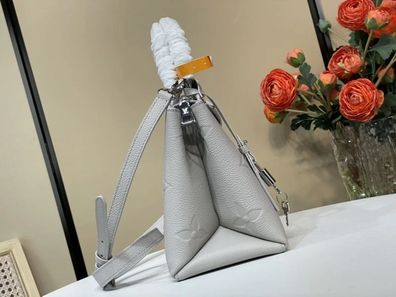 Accurate model Louis Vuitton Top Handle Bags