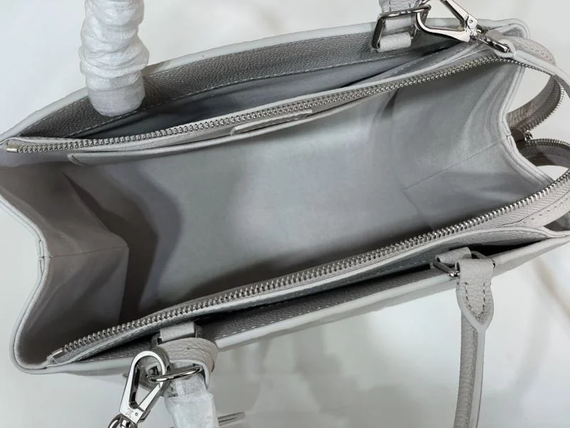 Accurate model Louis Vuitton Top Handle Bags