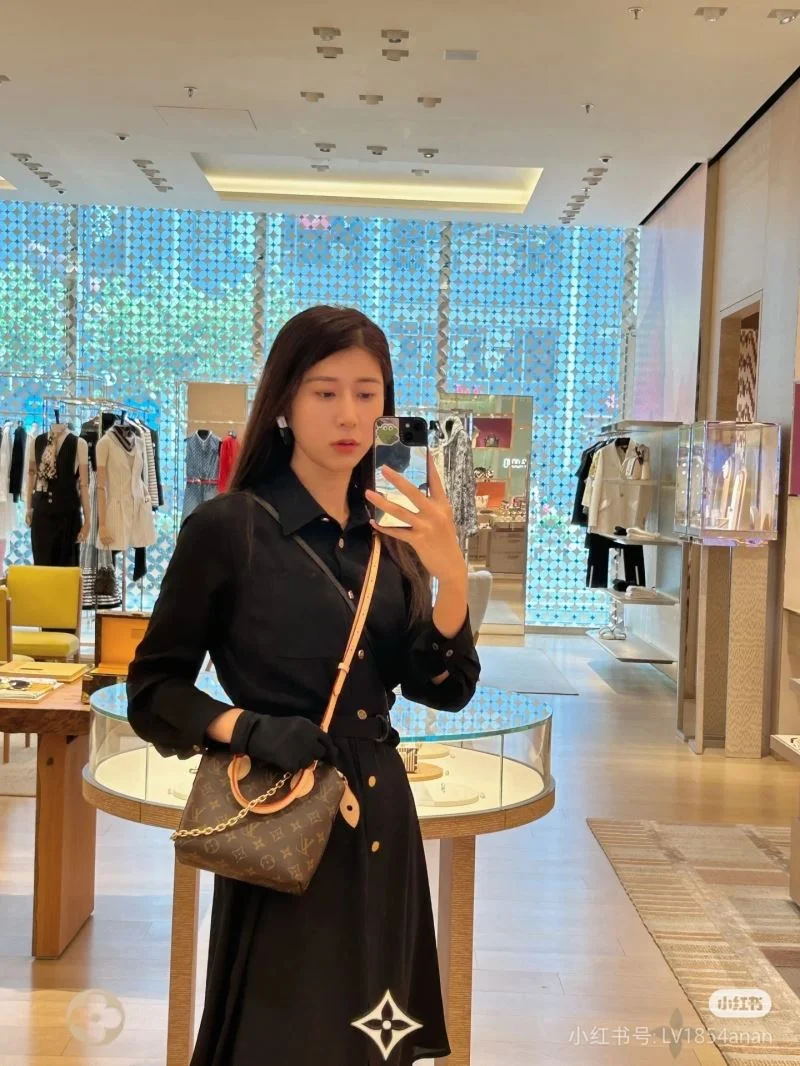 Bargain Louis Vuitton Top Handle Bags